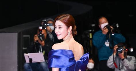 [사진]김규리 등 노출 섹시하게