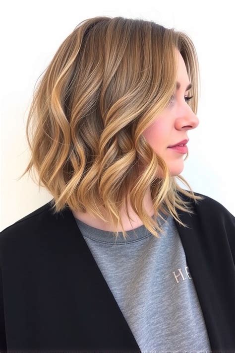 50 Wavy Lob Haircuts For Effortless Glamour Honey Toned Wavy Lob