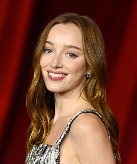 Phoebe Dynevor Picture