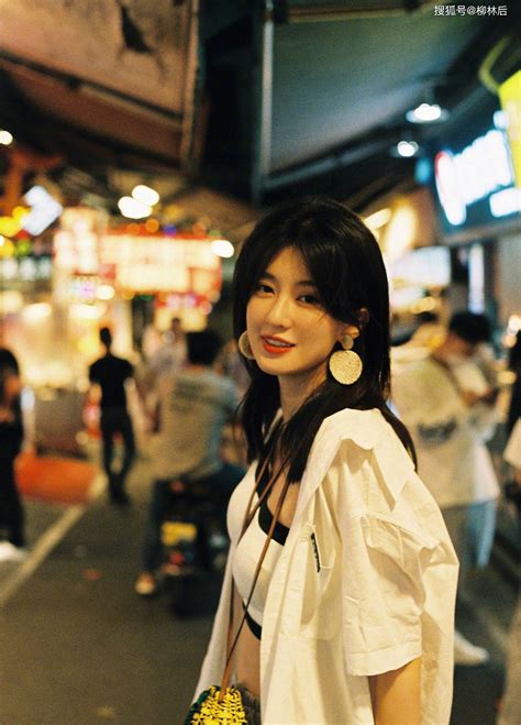 阳光，沙滩，乔欣，仙人掌 搜狐大视野 搜狐新闻