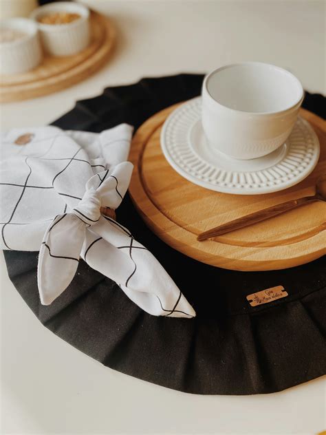 고전적인 우아함 고전적인 장식 기발한 예술 다도 도금 디저트 디저트 플레이트 따뜻한 분위기 맛있는 디저트 매력적인 티 세팅 발레 테마 발레리나 그림