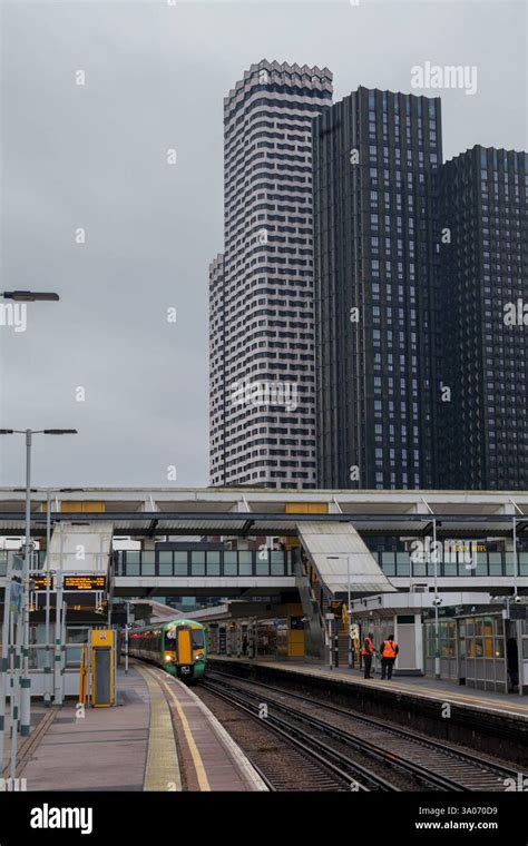 Southern Railway Class 377 Electric Train At East Croydon Railway
