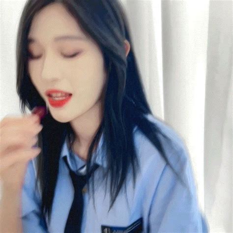 Ghim Của 蛋壳 Trên 诗情画奕 [wang Yi 王奕][zhou Shi Yu 周诗雨]