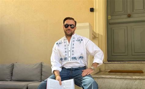 Андре Тан показав аутфіти які будуть модними цього літа і їх легко повторити у повсякденному