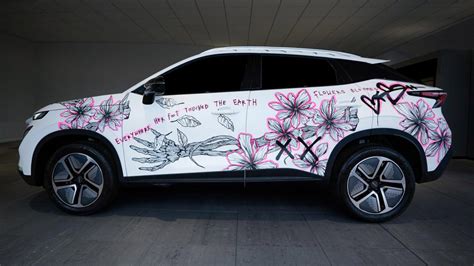 Artist Olli Hull Wins Uk Competition To Customise Omoda E5 Suv