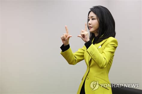 김건희 여사 수어의날·장애인 전시회 잇달아 참석 연합뉴스
