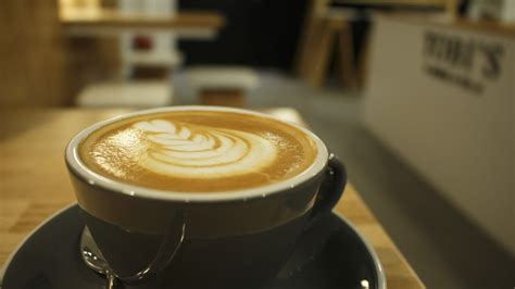 무료 이미지 커피 거품 방향 컵 라떼 카푸치노 음주 아침 식사 우유 에스프레소 디저트 숟가락 맥주 카페인 미술 뜨거운 카페테리아 모카 맛