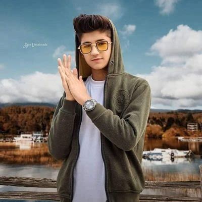 Tarun Kinra Tik Tok Star Biography Age Education Affair Image