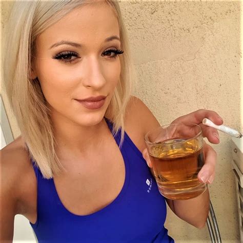 Ria Sunn Wikipedia Born Gamer