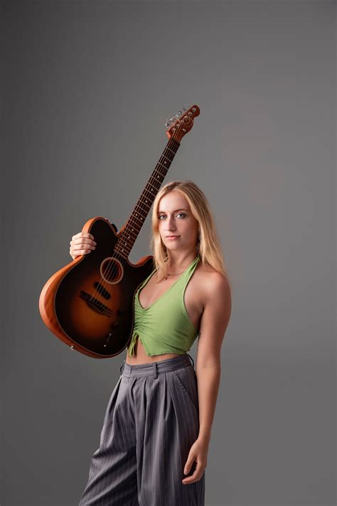 Phoebe Over Singerguitaristdj