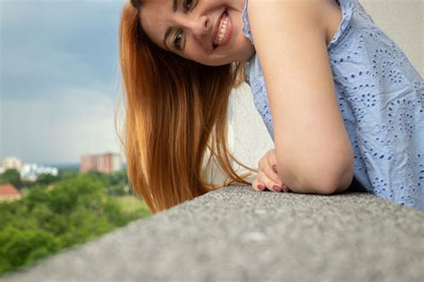 젊은 생강 여자 주근깨가 있는 아름다운 빨간 머리 여자 예쁜 젊은 여자 럭셔리 여행 아름다움 얼굴 스톡 사진 30 34세에 대한 스톡 사진 및 기타 이미지 Istock