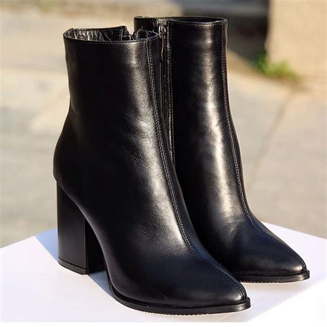 ЖІНОЧЕ ВЗУТТЯ КЕДИ КРОСІВКИ ТУФЛІ БОСОНІЖКИ ЧЕРЕВИКИ Ці ботильйони не потребують