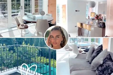 Amber Davies Posts Naked Selfie While Still Dripping Wet From The Shower Mirror Online