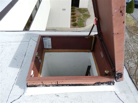 Non Compliant Roof Hatch Near Unprotected Edge Album On Imgur