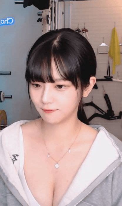 (은꼴ㅇㄲ)쵸단 레전드 움짤 모음 (1).gif ㄱㄷㅇ - 2024 | 연예인, 두꺼운 허벅지, 여자 사진 포즈