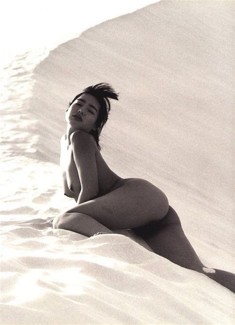 Nude Babe On A Sand Dune Truongann