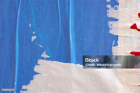 오래 된 절 개 빈 찢어진된 종이 구겨진 주름 잡은 포스터 그런 지 질감 배경 배경 현수막 잘려지거나 찢어진 종이에 대한 스톡 사진 및 기타 이미지 잘려지거나 찢어진