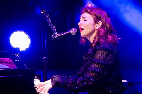 Regina Spektor Inspires Me To Be The Complicated Jewish Woman I Am Hey Alma