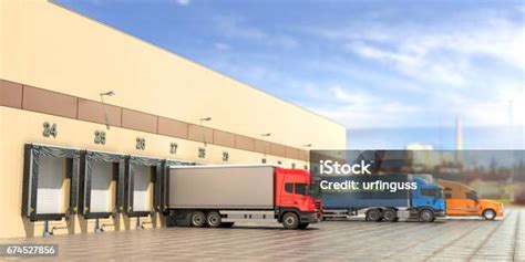 상품을 로드 하기 위한 문 가진 대형 유통 창 고 3 차원 일러스트 레이 션 3차원 형태에 대한 스톡 사진 및 기타 이미지