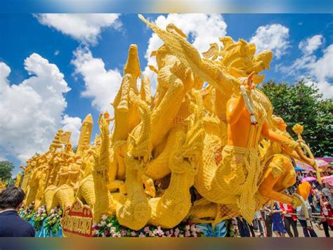 เข้าพรรษานี้ ชวนเที่ยวจังหวัดอุบลราชธานี ชมประเพณีแห่เทียนพรรษา สุดยิ่งใหญ่