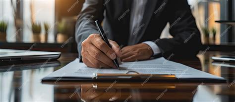 Premium Photo Professional Commitment Executive Signing Important