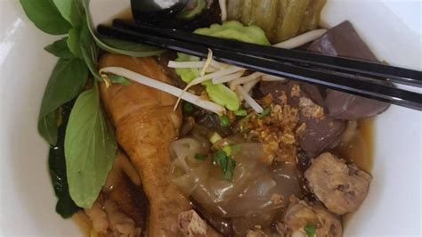 ก๋วยเตี๋ยวไก่มะระตุ๋นยาจีนบุฟเฟ่ต์ วรกร อิ่มไม่อั้น 69 บาท สั่งอาหารเดลิเวอรี Wongnai X Line Man