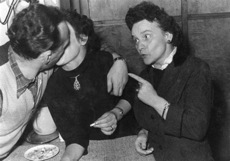 Как правильно целоваться с языком инструкция техники советы Гол ру