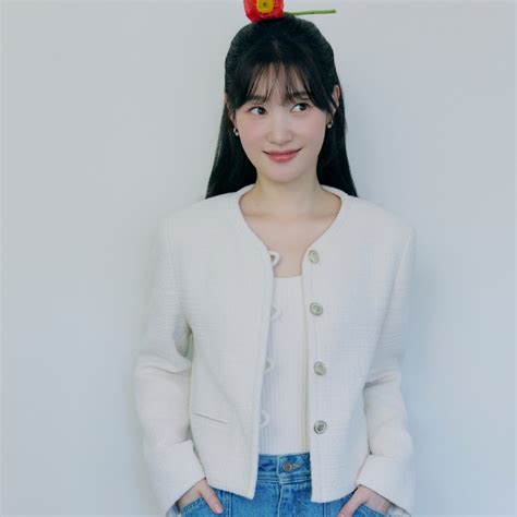 정채연 사복 패션 온앤온 봄 데일리룩 자켓 코디 화보 네이버 블로그