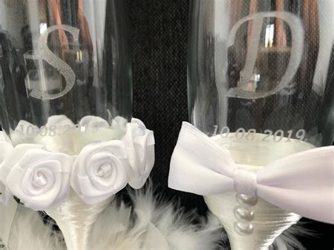 Gravura I Ukrasavanje Casa Za Sampanjac I Svece Za Vencanje Idu Kod Nasih Cvetici Za Svadbe