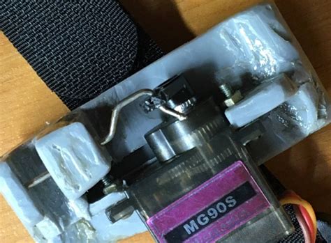 Сбрасыватель груза для квадрокоптера