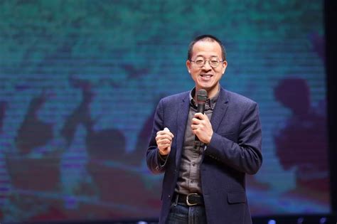 俞敏洪致青年让未来更好的自己引领我们前行 新东方网