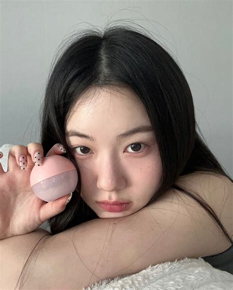 에뛰드 Etude Official 봄 향기 폴폴 나는 메이크업🌷 벌룬인치크 만 있으면 된다구☝🏻🎈 컬러 파우더와 세범 파우더가💗 ️완벽한 조합으로 믹싱🍹 블러셔