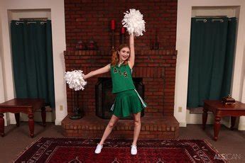 Kinky Cheerleader Scarlet Skies Getting Naked Photos