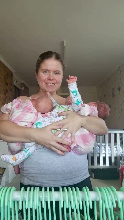 세 쌍둥이를 임신한 어머니 Youtube