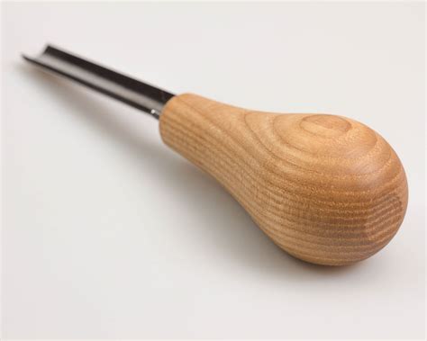 P910 Palm Size Straight Rounded Chisel Sweep №9 Beaver Craft