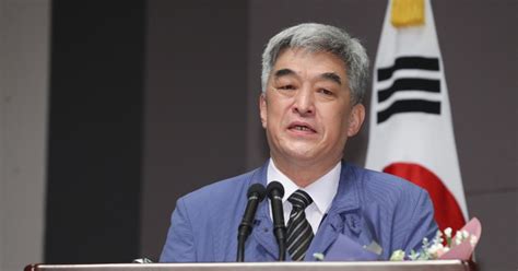 소가 밝히는 김주언 뉴스통신진흥회 이사장