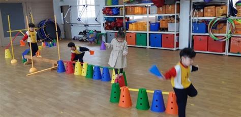 아이짐 평균대 장애물 체육수업 제천원더랜드 영어유치부 친구들과 함께~ 미션 콘옮기기 활동 네이버 블로그