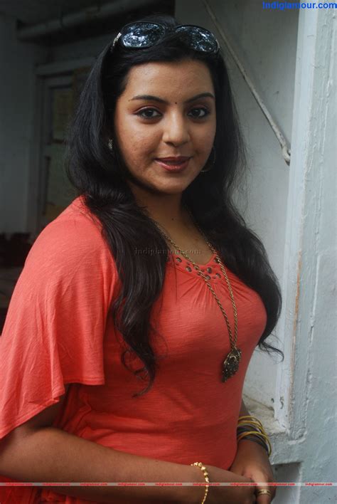Divya Nagesh Actress Photoimagepics And Stills 298062