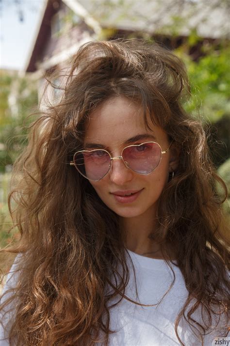 Vivi Kuanas Model Profile Indexxx Com