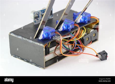 micro servos or plastic servo motors are connected to a breadboard and