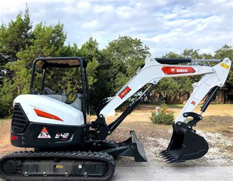 BOBCAT E Balam Rentals
