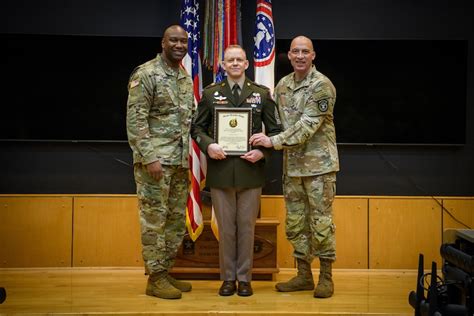 10 Soldiers Earn Master Recruiter Badge > U.S. ARMY RECRUITING COMMAND > U.S. Army Recruiting News