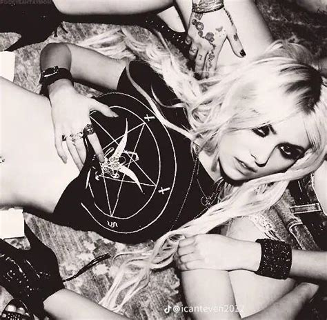 Pin By Tate On Only In The Dark Of My Room Taylor Momsen The