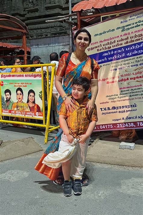 ఫ్యామిలీతో అరుణాచలం సందర్శించిన బుల్లితెర డాక్టర్‌బాబు నిరుపమ్ ఫొటోలు Serial Actor Nirupam