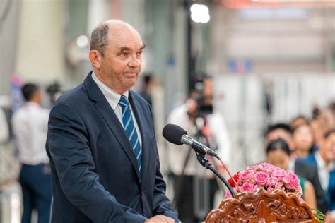 ក្រុមហ៊ុន អ អិម អេ សម្ពោធដំណើរការខ្សែច្រវាក់ផលិតកម្មថ្មី និងរោងចក្រដំឡើងគ្រឿងបង្គុំរថយន្ត Ford