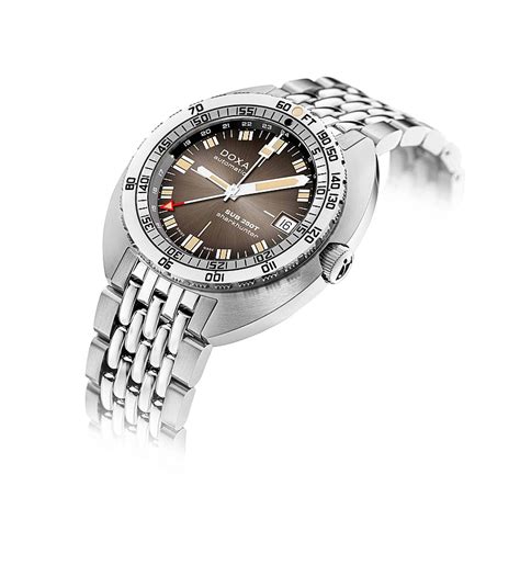 Doxa Just Added Gmt Functionality To This Classic Dive Watch Maxim