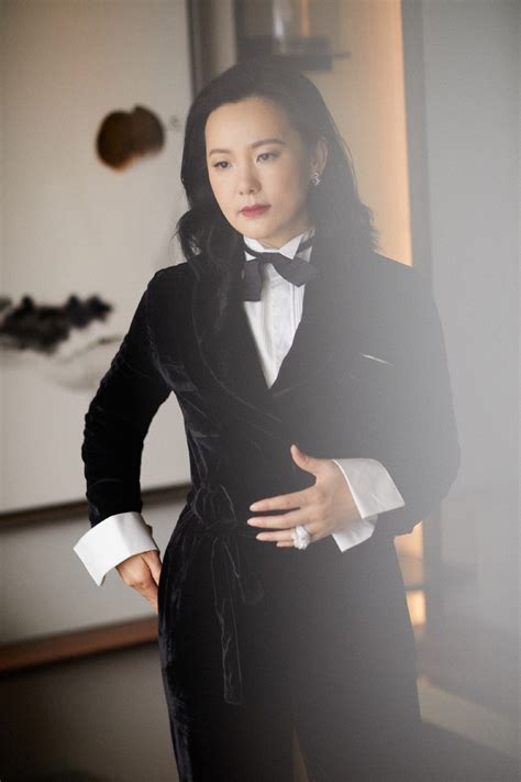 咏梅嘉人女性影响力之夜图片咏梅黑色西服魅力帅气写真 三千图片网