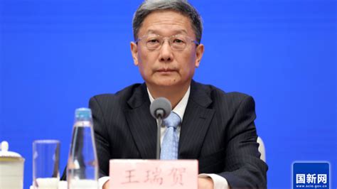 Изработването на Закон за насърчаване на частната икономика има голямо конституционно значение