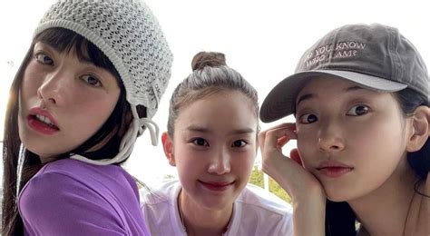 Nana Suzy And Actress Jang Hee Ryung Enjoy A Healing Vacation Together
