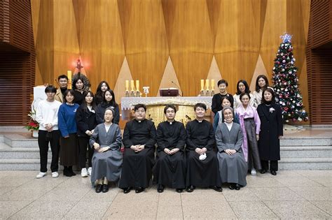 세례성사 단체사진 갤러리 천주교 주엽동 성당 말씀과 함께 공동체와 더불어